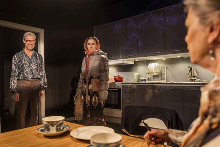 Länsteatrarna | En väska packad med fördomar?